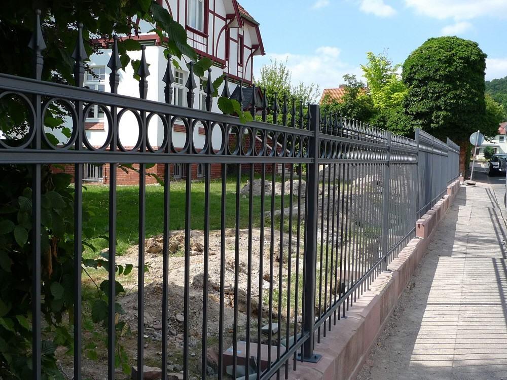 Zaun für eine liebevoll renovierte Stadtvilla