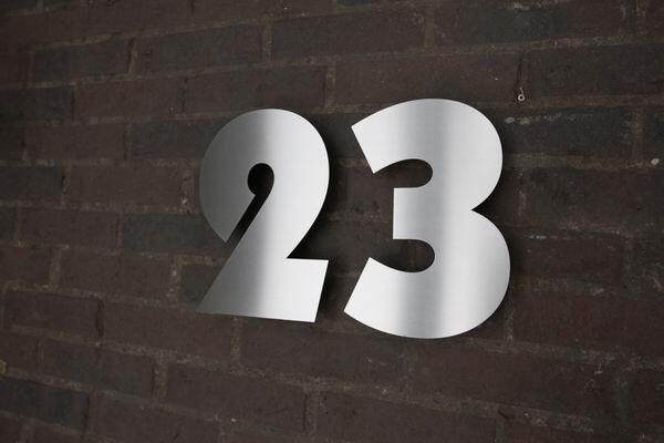 Hausnummer 23 aus Edelstahl gelasert kaufen